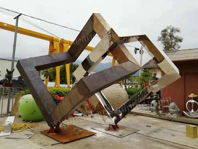 Unique Design Tidy Metal Art Sculpture Of Cube Modern Art Shape As Garden Decor
