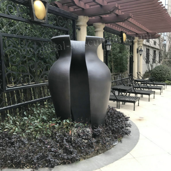 Vase Shaped Metal Art Sculpture Black Color Painted Metal Lawn Sculptures
