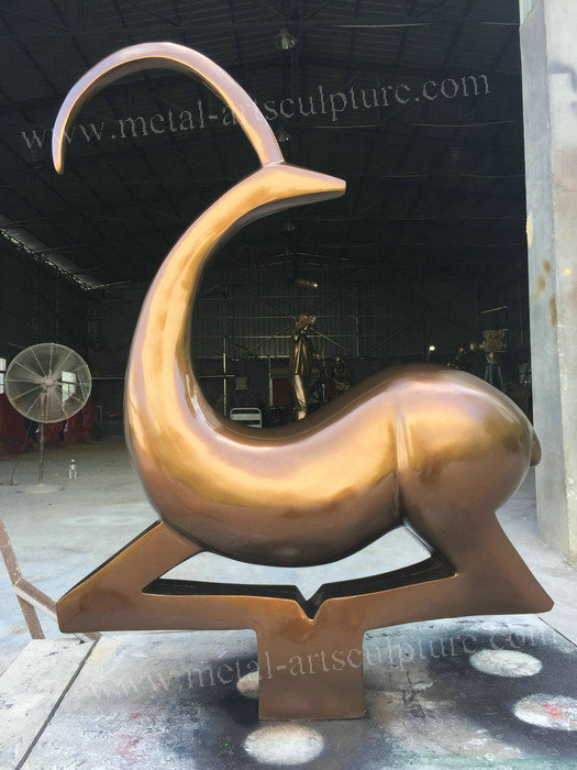 Professional Bronze Deer Sculpture / Copper Garden Art Sculpture For Office Decoration
