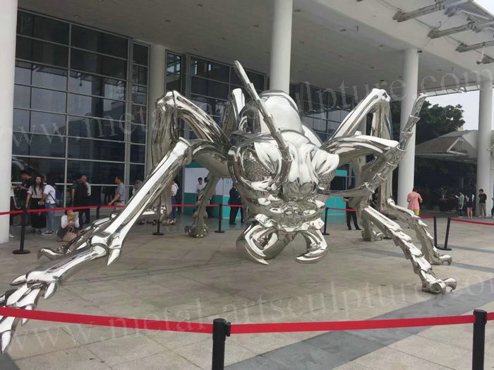 Large Metal Garden Ornaments , Mirror Polished Stainless Steel Metal Spider Sculpture