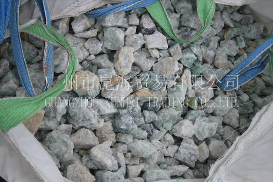 Grumi minerali della fluorite di öre CaF2 60%-90% per la dimensione 10-80mm di industria della lavorazione dell'alluminio
