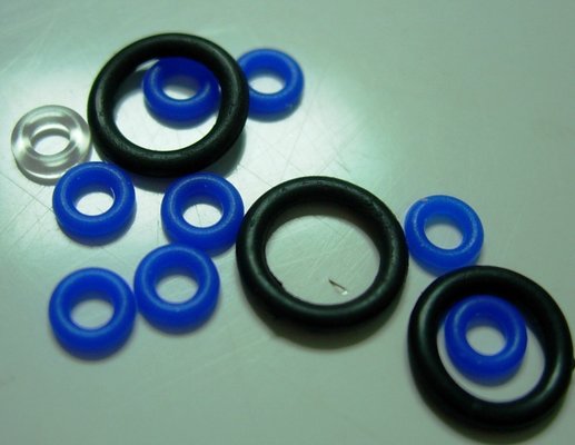 Red Automobile Rubber Parts EPDM / SILICONE O Ring Seals Shock Absorption