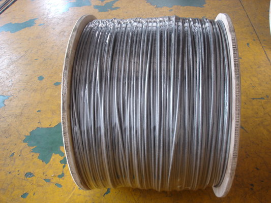 Câble coaxial de liaison de l'ohm RG11 du conducteur 75 de CCS avec le fil stabilisé UV d'alliage de veste et d'aluminium