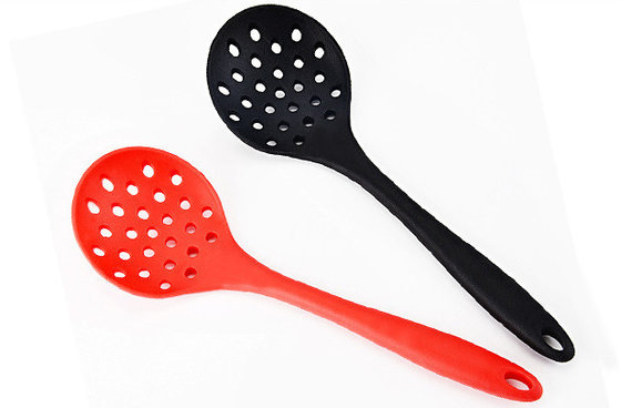 One piece food-grade silicone skimmer
