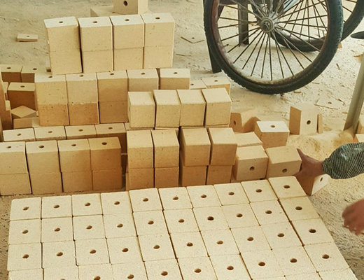 Industrial Auxiliary Equipments Wood Sawdust Block Making Machine 12 Month Warranty