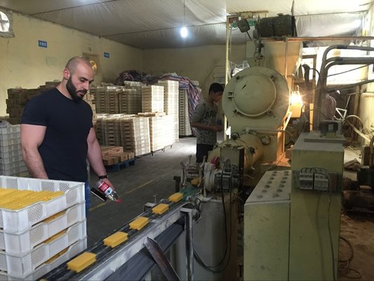500-1000kg Laundry Bar Soap Making Machine Solid Soap Forming Machines