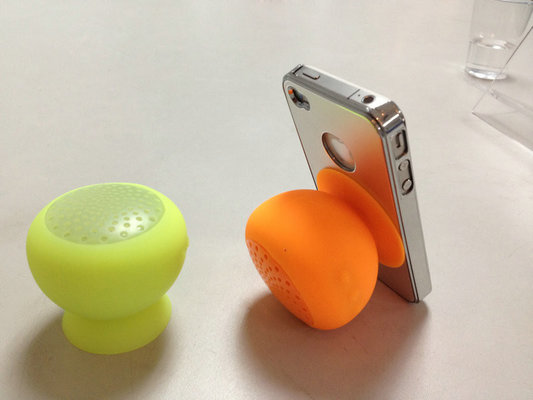 Eco-friendly Suction Cup V2.1 + EDR 2 Color LED Rechargeable Bluetooth Speakers For Laptop, Computer