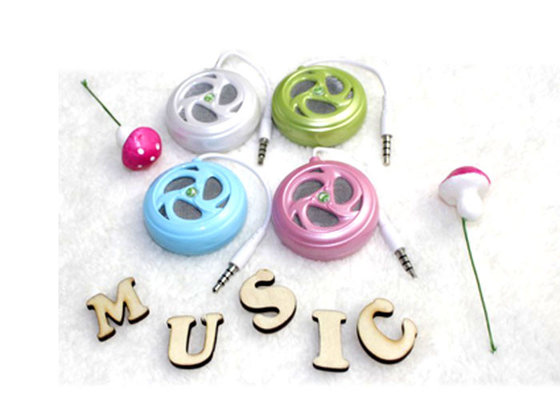 Portable Mini Wireless Cell Phone Speakers , Music Button Speaker With 3.5mm DC Plug