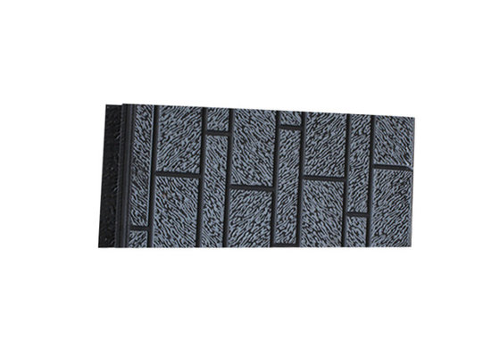 Los paneles de pared presionados aislados del metal, los paneles grabados en relieve acanalados de la puerta exteriores