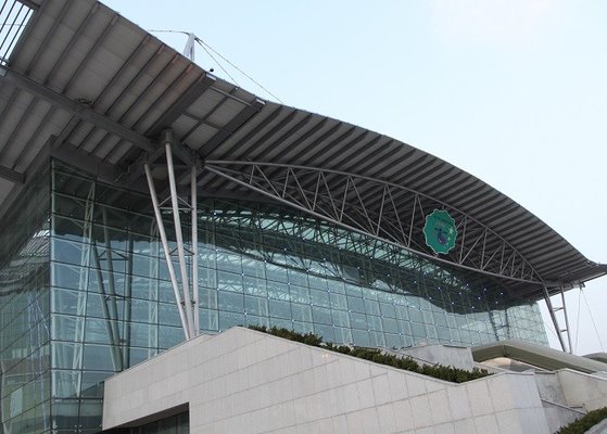 Arc Roof Pre Built Metal Buildings Steel Structure Pipe Truss Exhibition Hall