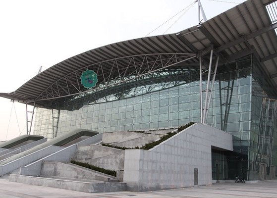 Arc Roof Pre Built Metal Buildings Steel Structure Pipe Truss Exhibition Hall