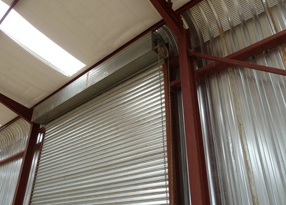 Pre - Engineered Steel Chicken Houses Gabled Steel Structure With Feed Box