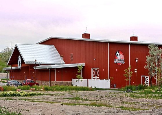 Q355B Premade Metal Buildings / Lightweight Metal Frame Structure With Unique Canopy