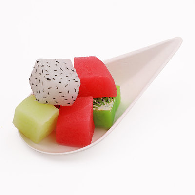 Degradable spoon shape sugarcane cake tray dish disposable bagasse paper fruit tray food plate supplier