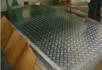 Professional Flat Clean Aluminium Checkered Plate , Al Tread Plates with 1100 3003 5052