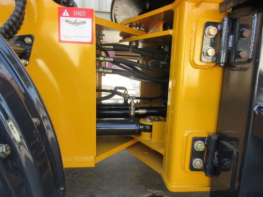 Small wheel loader with quick hitch used in small site construction equipment