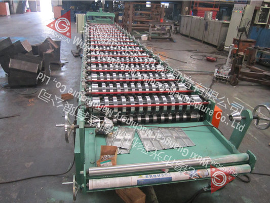 Professional Cold Roll Forming Machine / Metal Roofing Sheet Roll Former Line