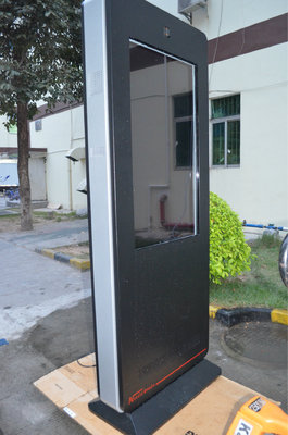 HD Floor Stand Outdoor Interactive Kiosk Advertising Player CE FCC