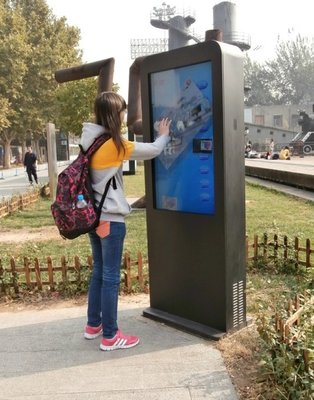 High brightness 1500cd  LCD Media Display Outdoor Digital Display Screens