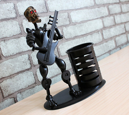 brush pot +  Robot craftwork Decoration