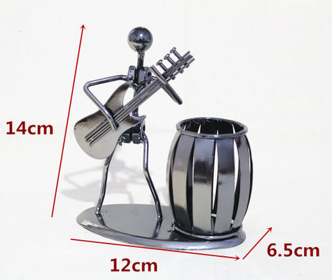 brush pot +  Robot craftwork Decoration