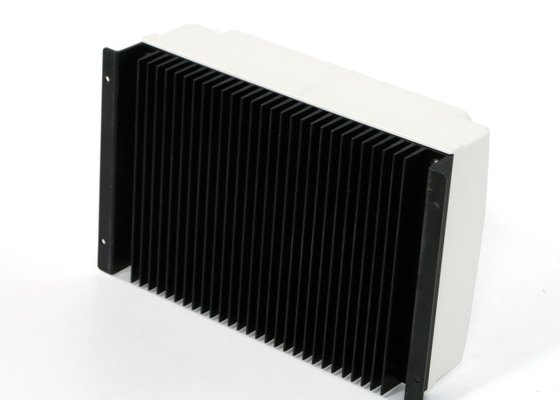 Auto Detect 40A Solar Charge Controller Regulator Natural Cooling Design With LCD Display supplier