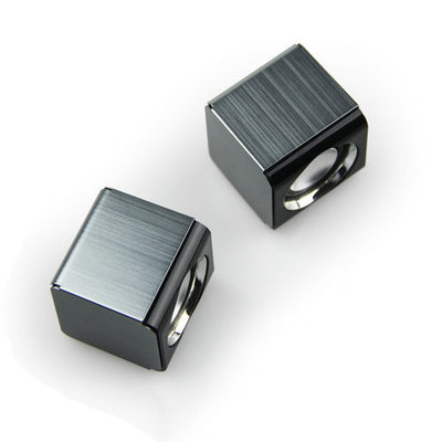 USB 2.0 Portable에 의하여 타전되는 스피커
