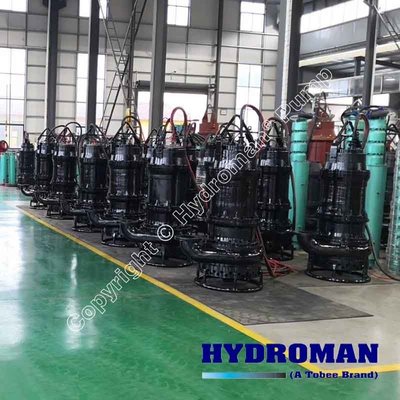 Submersible slurry pump with agitators