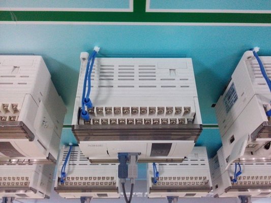 Exploración cíclica de alta velocidad del control de motor de pasos del PLC del pulso de 3 AXIS