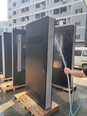 높은 광도 옥외 디지털 방식으로 Signage 간이 건축물 IP65 접촉을 가진 55 인치 AC 100~240V