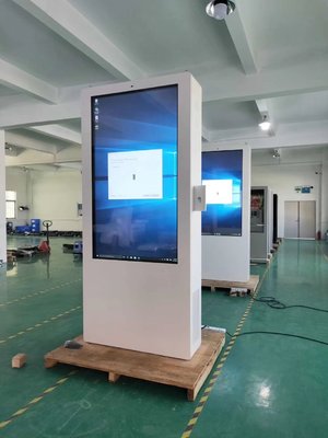 터치스크린 옥외 LCD 디지털 방식으로 Signage 반대로 도둑질은 75 인치 AC 110-230V를 방수 처리합니다