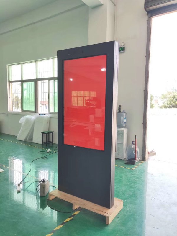 55 원격 제어를 가진 인치 옥외 LCD 디지털 방식으로 Signage 전기 용량 접촉 IP65