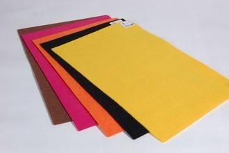 Polyester PP Needle Punched Non Woven Fabric 0.9 mm Thick Red Blue Green Orange