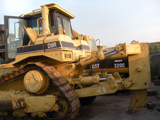 Used Caterpillar Bulldozer D8R with ripper year 2002 used 12067  hours