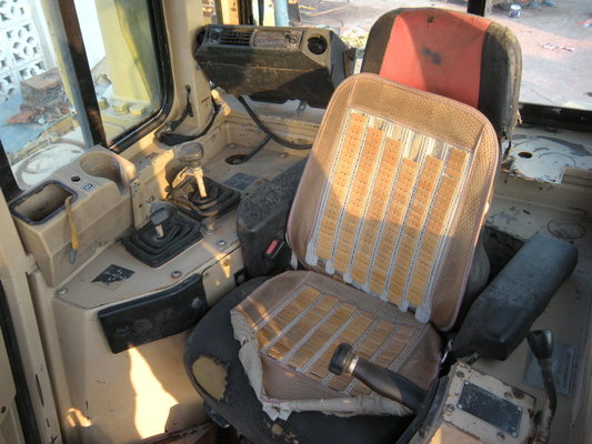 Used Caterpillar Bulldozer D8R with ripper year 2002 used 12067  hours