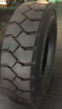 10.00-20 12.00-20 Forklift Solid Industrial Tire , Rubber Off The Road Tyres
