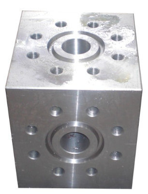 Studded Cross 5 Way, (2)3-1/8" 3000PSI x (3)2-1/16" 3000PSI, API6A, without studs and nuts