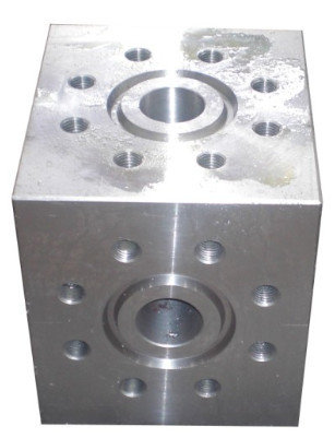 Studded Cross 5 Way, (2)3-1/8" 3000PSI x (3)2-1/16" 3000PSI, API6A, without studs and nuts