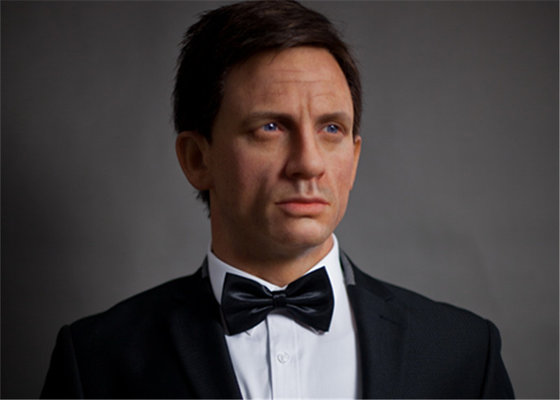 Grandi artisti famosi a grandezza naturale dell'interno della scultura della cera di Daniel Craig