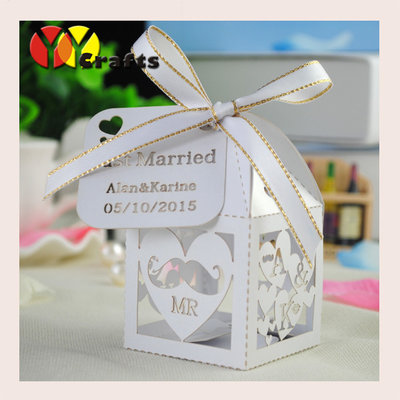 Paper box 5*5cm white color mini wedding chocolate and candy favor box with name tag