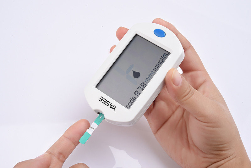Automatic Coding Blood Glucose Monitoring with 10 foil strips and 10 lancets