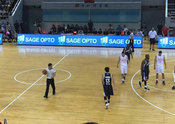 Definición de las pantallas LED del estadio interior de IP43 4m m alta para el juego de baloncesto
