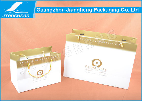 Bolsas de papel impresas logotipo blanco de la marca grandes con las manijas de oro del algodón
