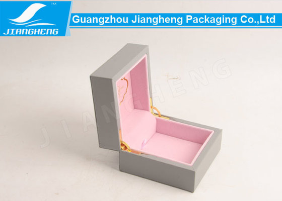 Cajas de empaquetado de sellado calientes del reloj de lujo del cuero de la PU del oro con la aprobación de la BV del terciopelo