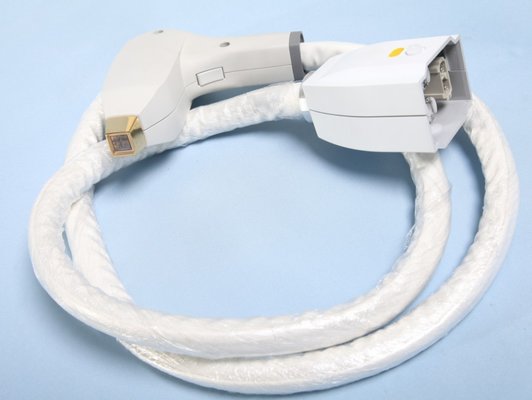 Professional 808nm Hair Epilation Machine , Diode Laser Machine For Bikini Area