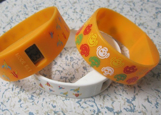 Yellow Silk Printed 2.25cm Width Silicone Sports Wristband Watches for Adverting Gift