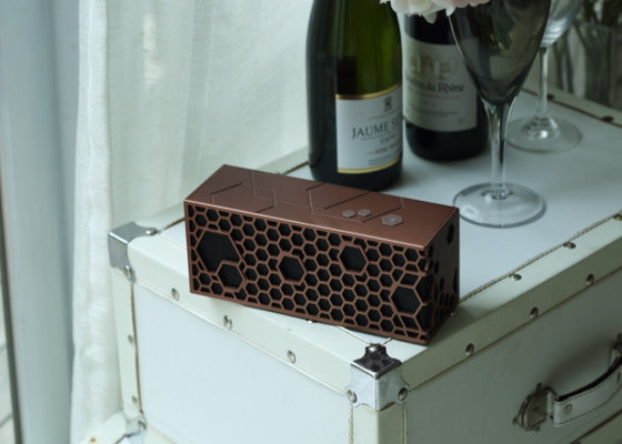 Fashion Portable Mini Stereo Bluetooth Speaker for Iphone /  Ipad with AUX - in Cable