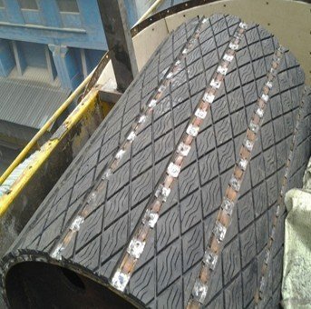 Prevent conveyor belt from slipping head pulley rubber removable slide lagging
